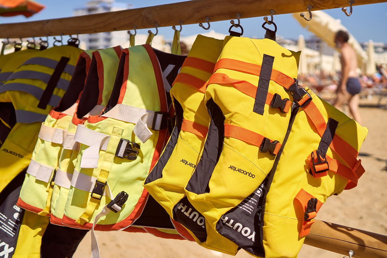 How To Choose The Right Life Jacket » Smith Mountain Homes Waterfront ...